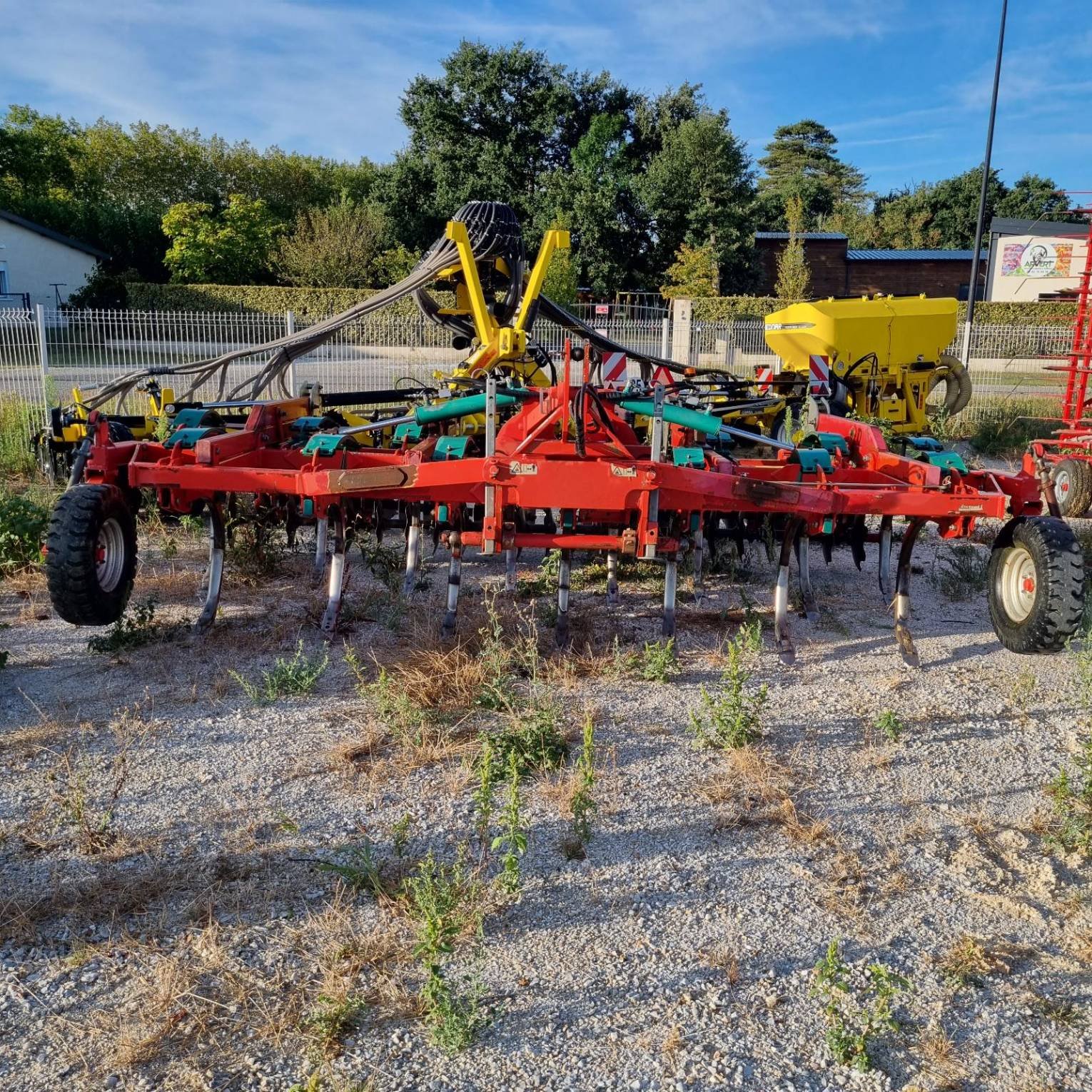 Déchaumeur à dents Kverneland d'occasion en vente sur AgriModerne ...